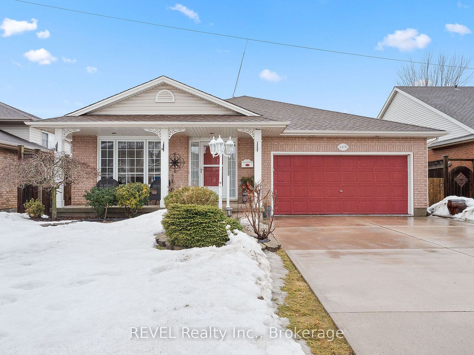 4475 Paddock Trail Dr, Niagara Falls, ON L2H 3E6 | MLS #X12010388 | Zillow