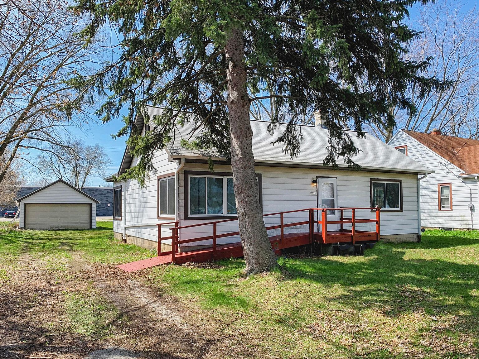 4805 W Mill Rd, Milwaukee, WI 53218 | Zillow