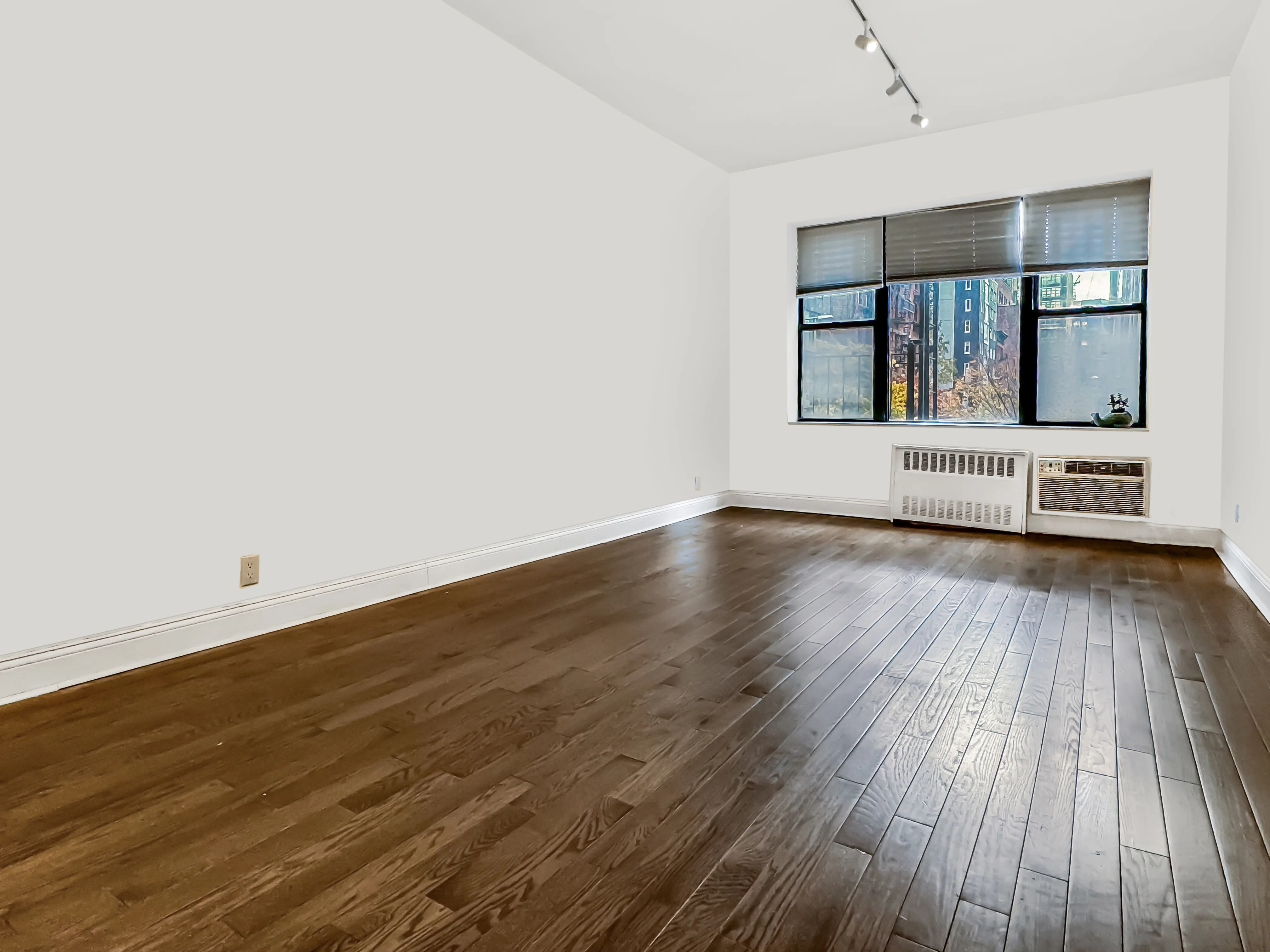 305 Spring Street #1B in Hudson Square, Manhattan | StreetEasy