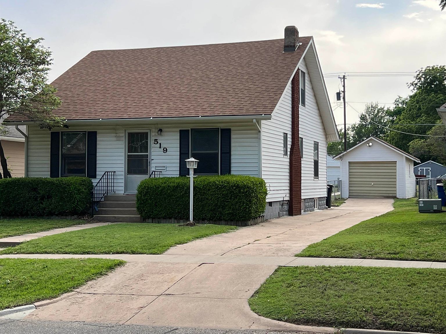 519 Old Main St, Newton, KS 67114 | MLS #625387 | Zillow