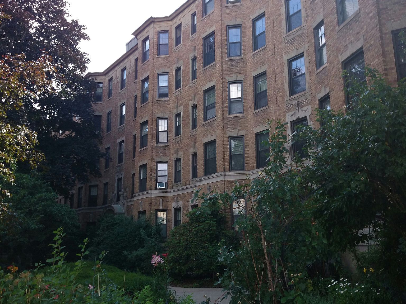 122 Riverway APT 1, Boston, MA 02215 | Zillow
