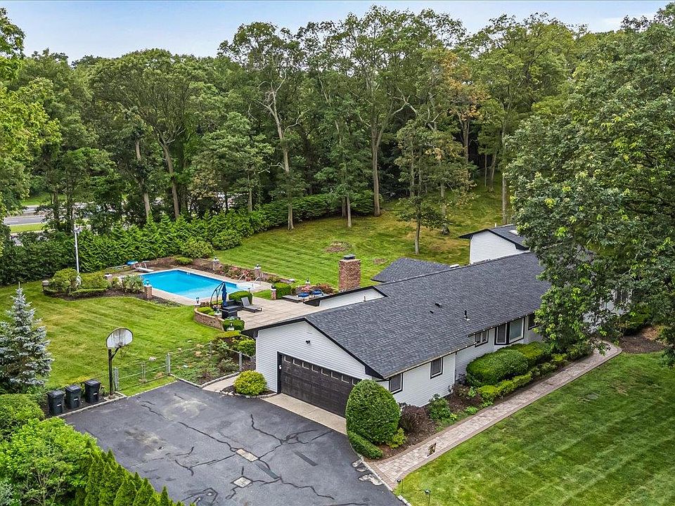 9 Midvale Court, East Northport, NY 11731 | MLS #882927 | Zillow