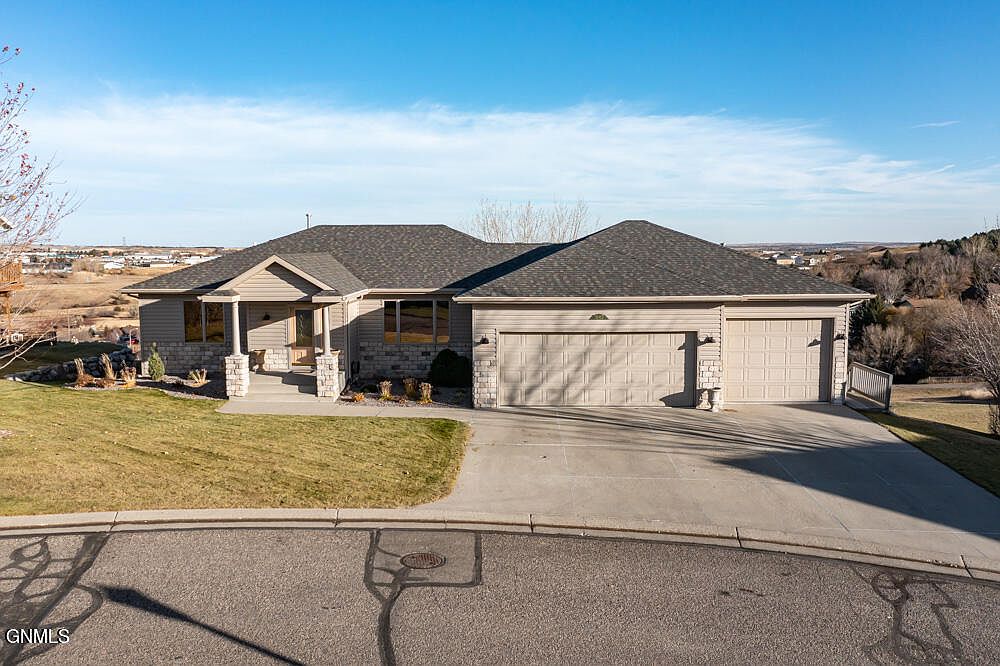 1847 Harding Pl, Bismarck, ND 58501 | Zillow