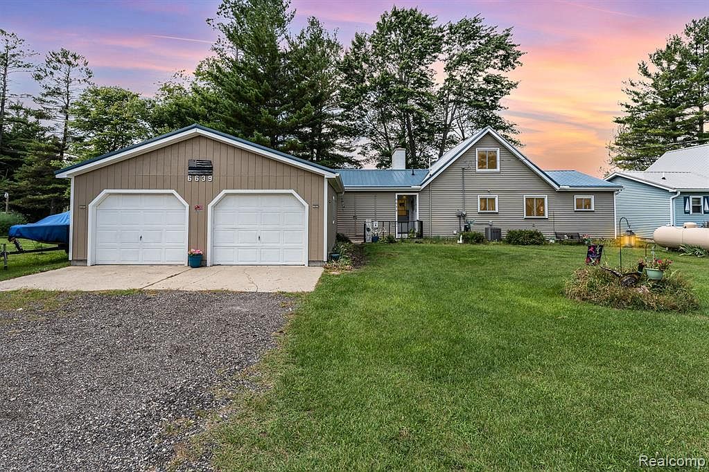 6639 Circle Dr, Harrison, MI 48625 | MLS #20240051481 | Zillow