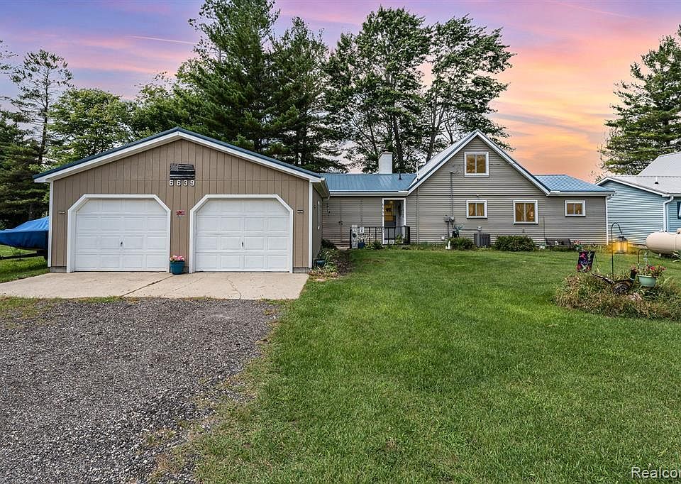 6639 Circle Dr, Harrison, MI 48625 | MLS #20240051481 | Zillow