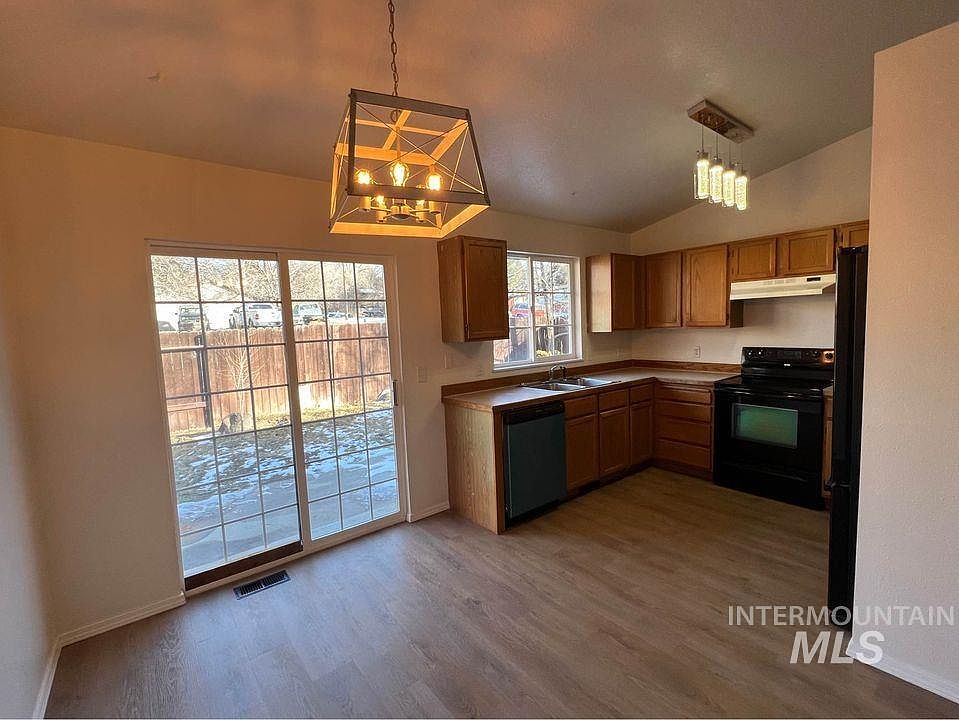 180 Lake St E #D, Hagerman, ID 83332 | MLS #98887570 | Zillow