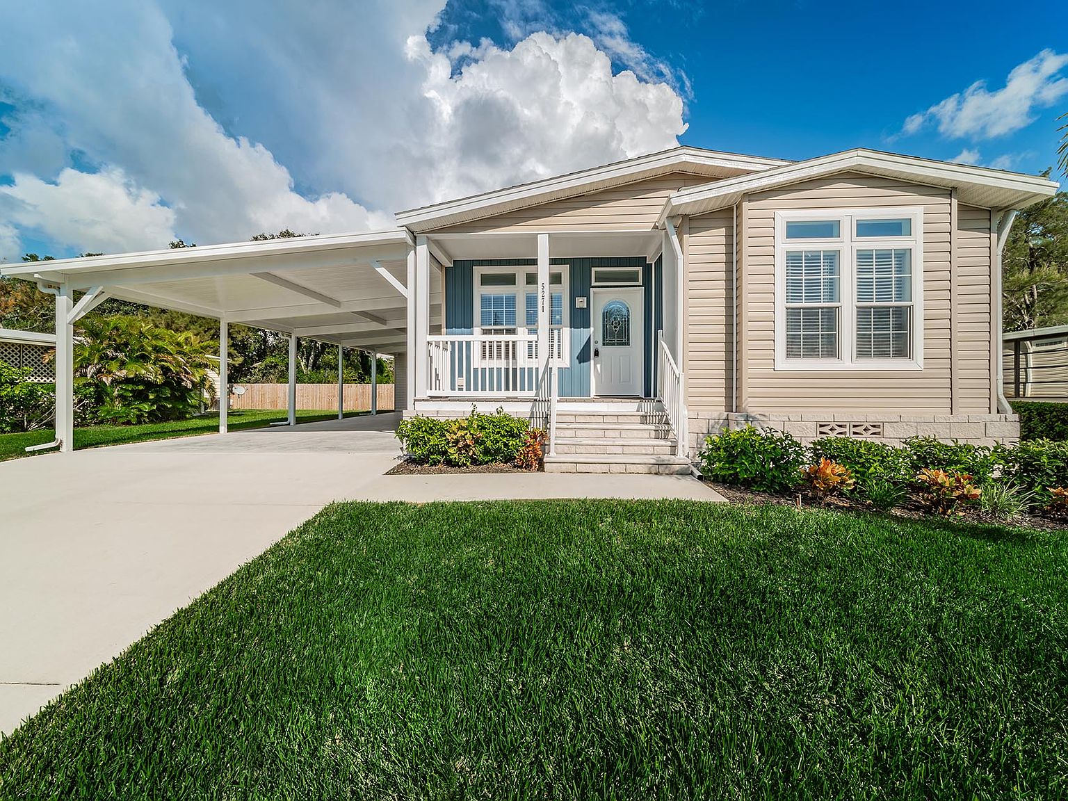 5271 Camelot Dr E #47, Sarasota, FL 34233 | MLS #10732701 | Zillow