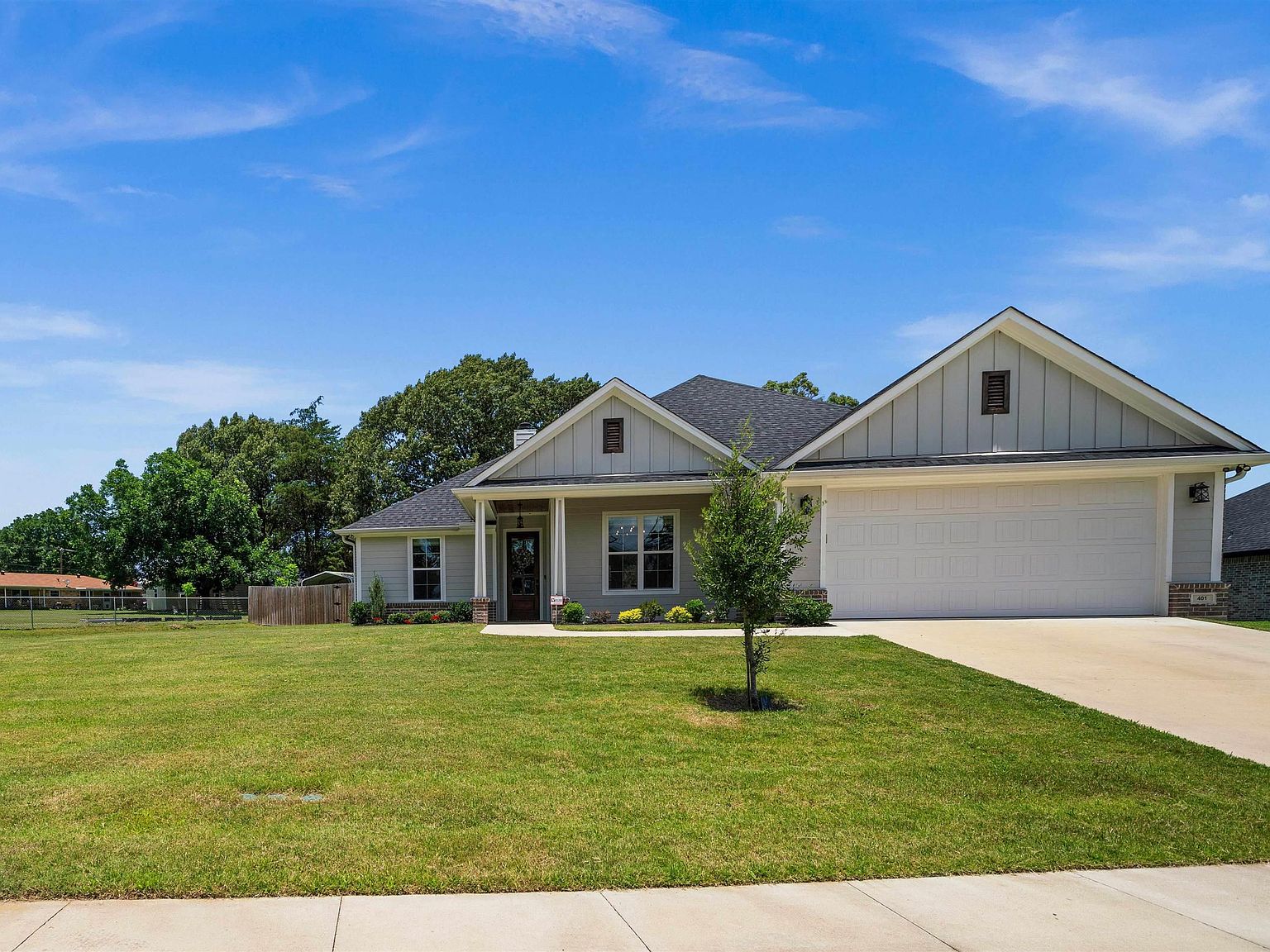 401 Deer Poin, Chandler, TX 75758 | MLS #25010136 | Zillow