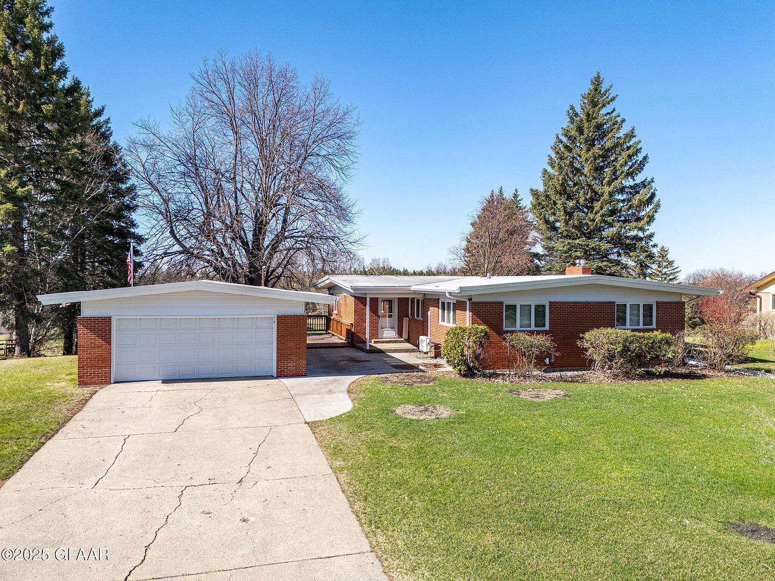 118 Golf Terrace Dr, Crookston, MN 56716 | MLS #25-583 | Zillow