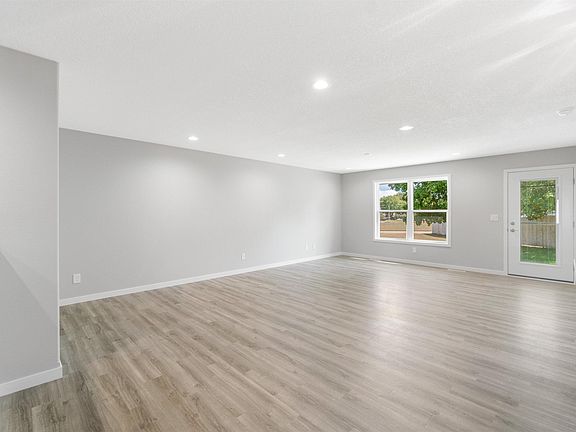 3377 Lincolnshire Rd, Waterloo, IA 50701 | Zillow