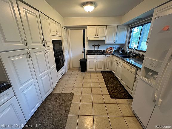 29430 Marimoor Dr, Southfield, MI 48076 | MLS #20250036020 | Zillow