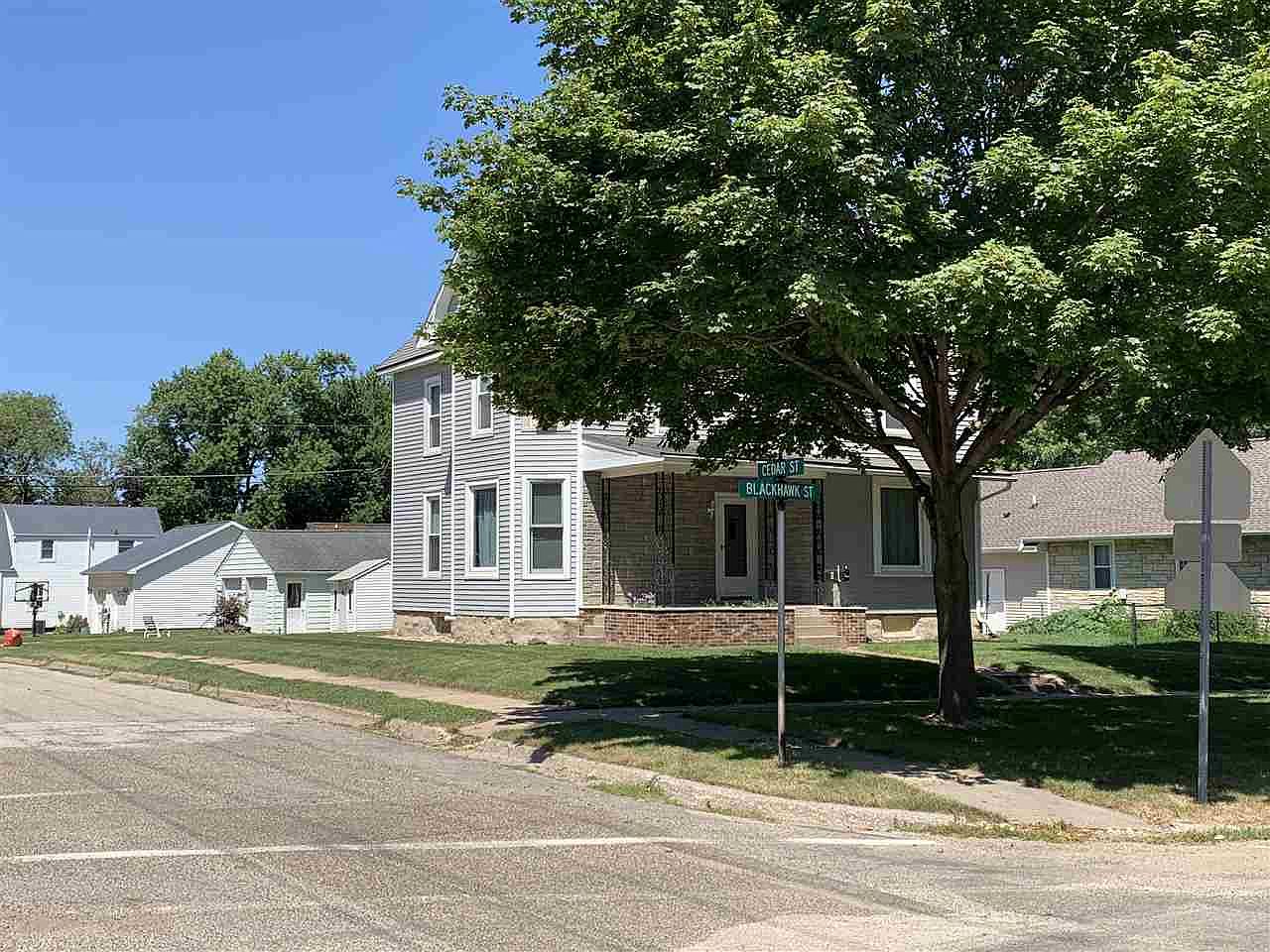 707 Blackhawk St, Reinbeck, IA 50669 | Zillow