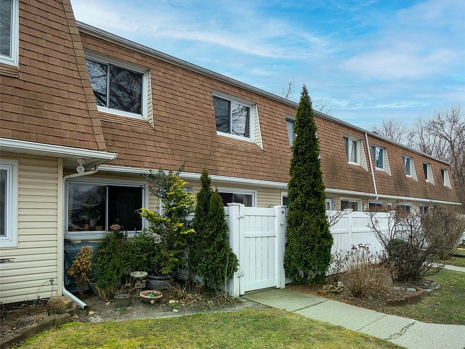 68 Storm Drive UNIT 68, Holtsville, NY 11742 | Zillow