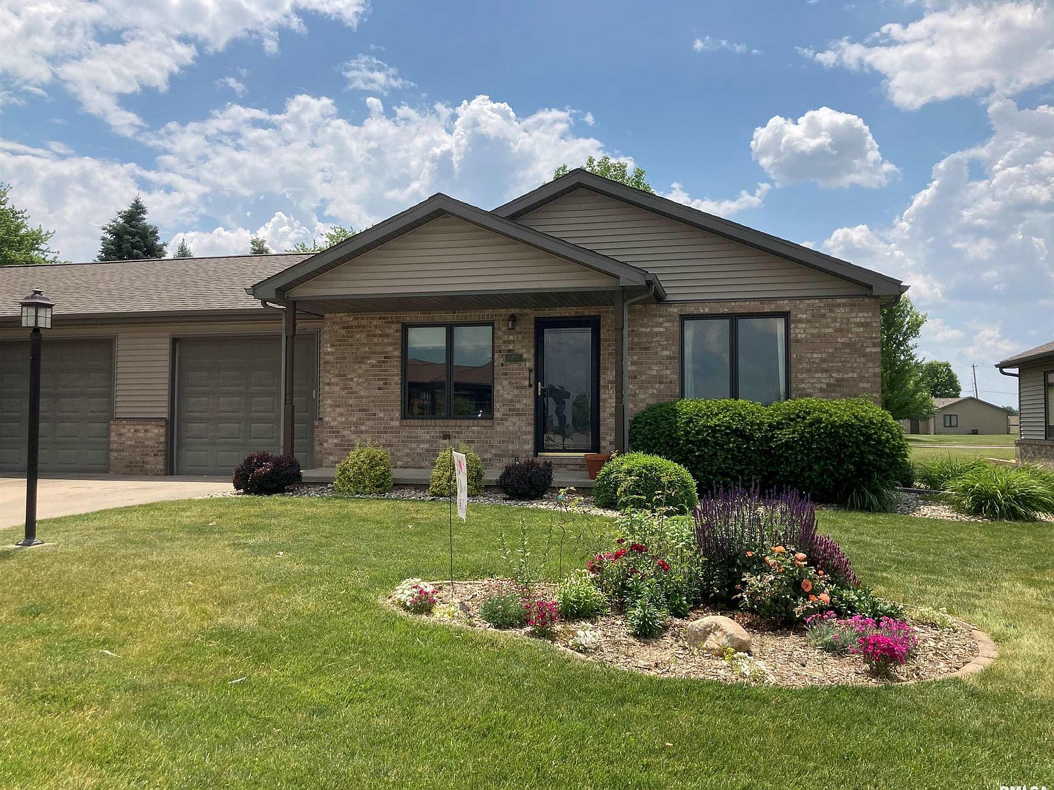 1254 Kingsbury Rd, Washington, IL 61571 | Zillow