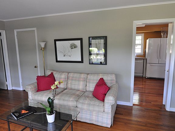 18 Munchogue Dr, Sag Harbor, NY 11963 | Zillow