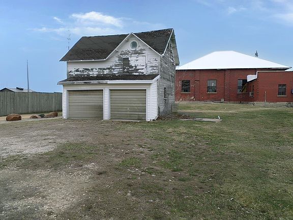 125 W Mission St, Strawberry Point, IA 52076 | MLS #20261318 | Zillow