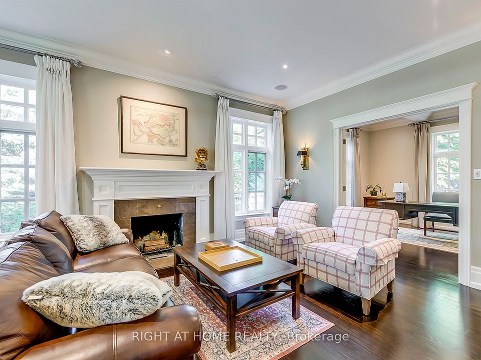 133 Gloucester Ave, Oakville, ON L6J 3W3 | MLS #W7269652 | Zillow