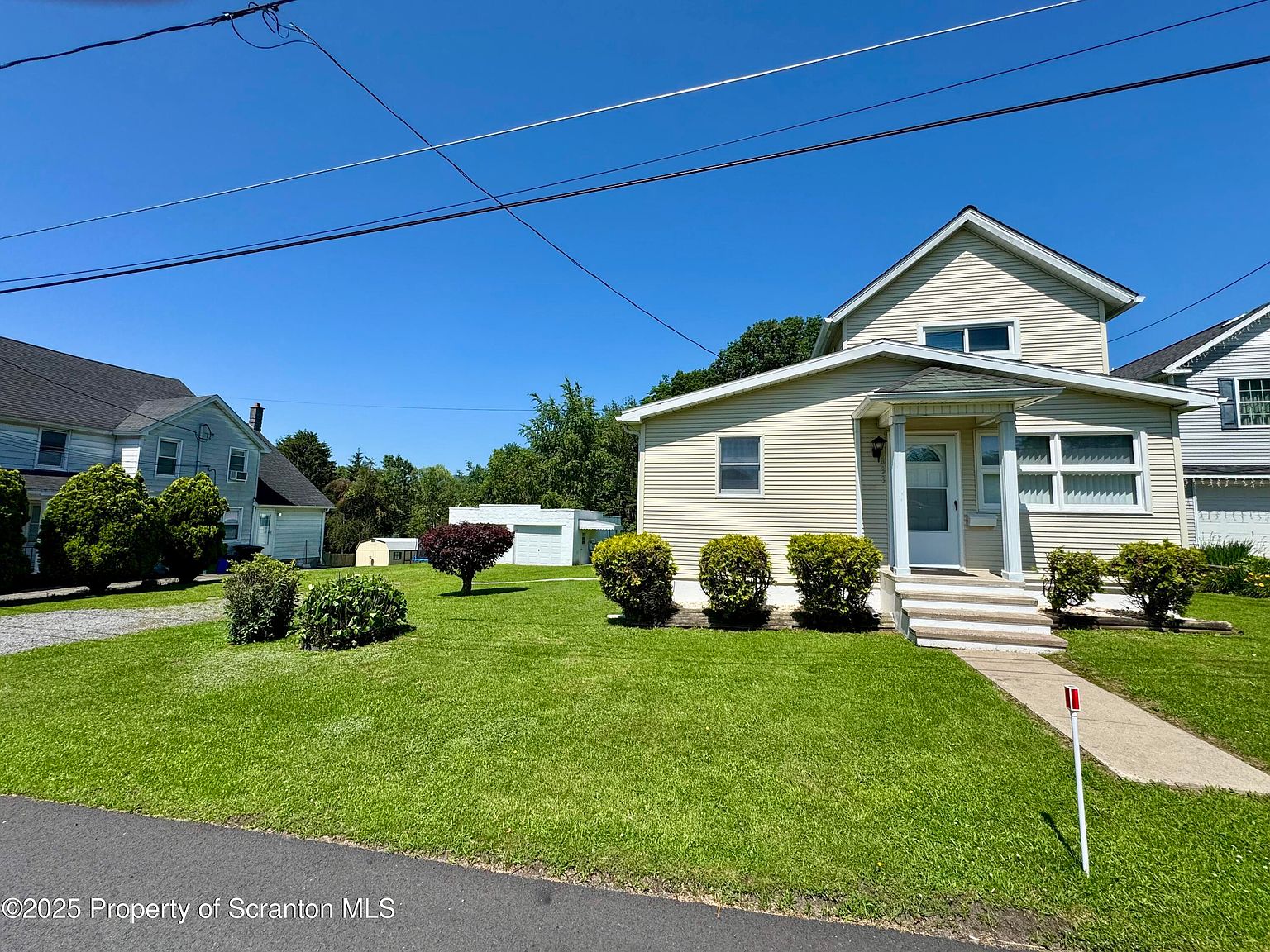 633 Thomas St, Archbald, PA 18403 | Zillow