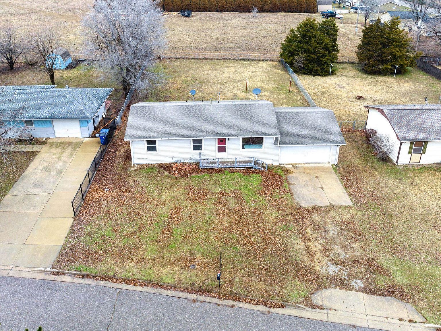 904 W Kansas Ave, Conway Springs, KS 67031 | Zillow