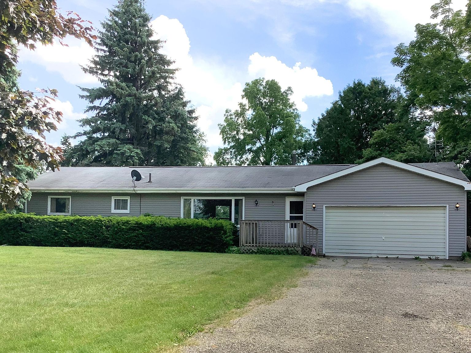 2980 E Deaner Rd, Edmore, MI 48829 | Zillow