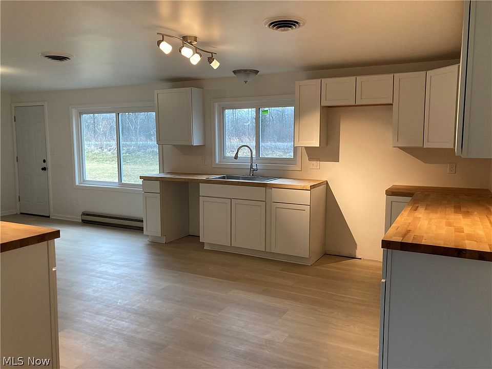 6779 W Market SW, Leavittsburg, OH 44430 | Zillow