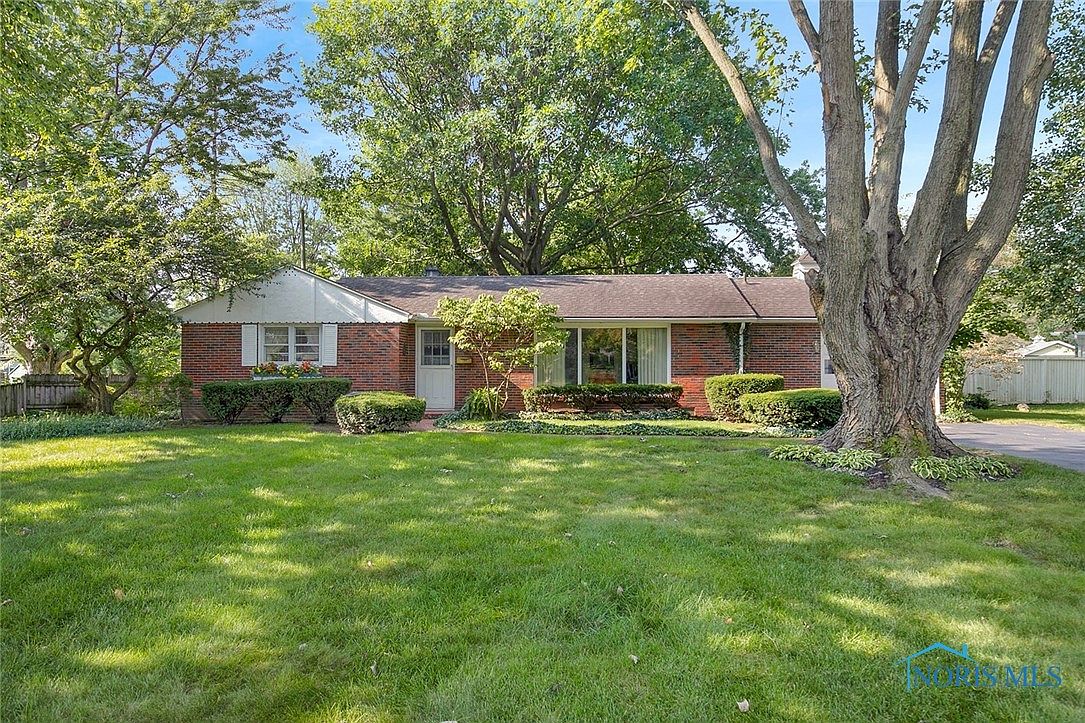 550 Loomis Dr, Perrysburg, OH 43551 | Zillow