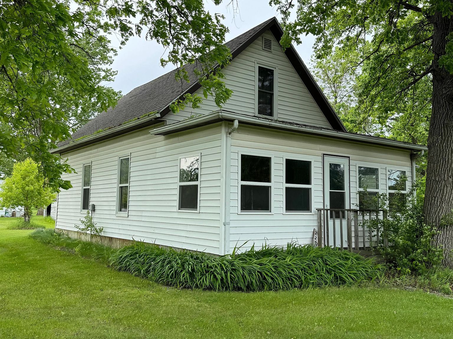 220 Minnesota St N, Plummer, MN 56748 | Zillow