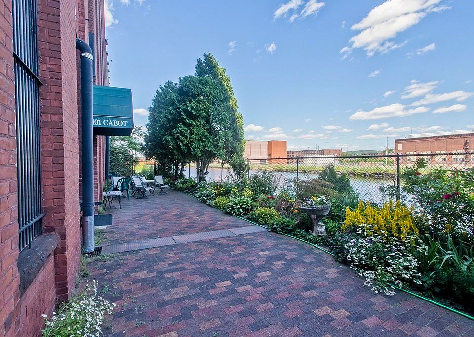 101 Cabot St APT 402, Holyoke, MA 01040 | Zillow