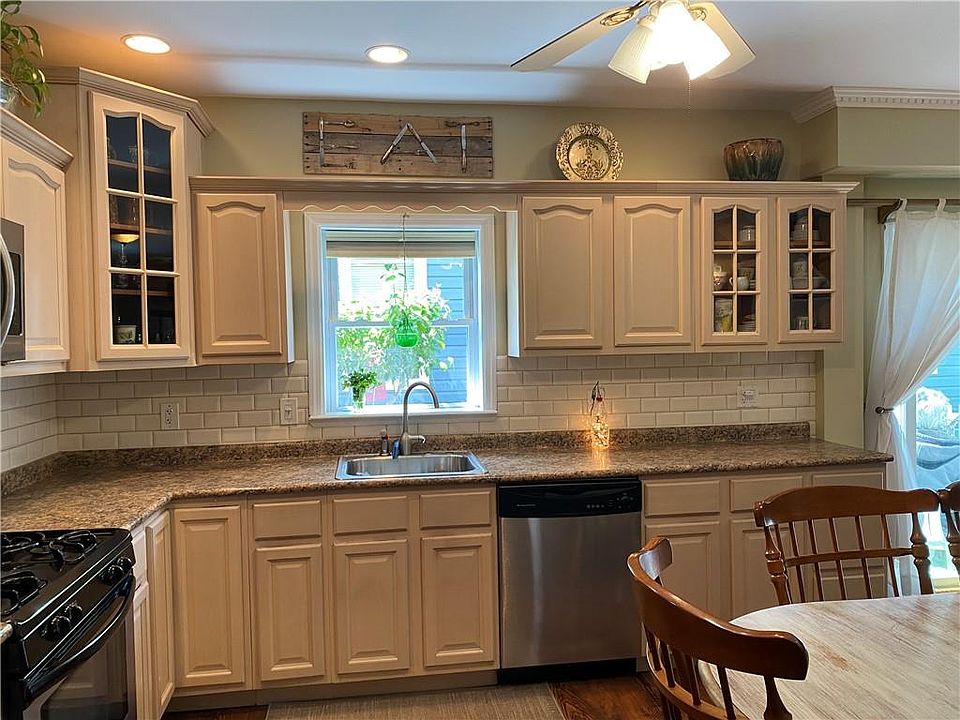 61b Edgewater Park Park Bronx NY | Zillow