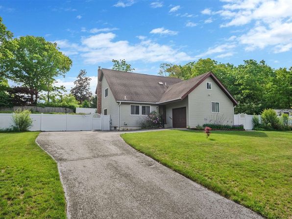 Medford NY Real Estate - Medford NY Homes For Sale | Zillow