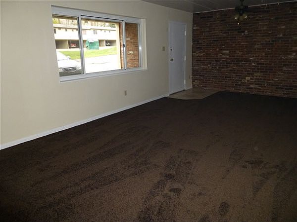 285 Moon Clinton Rd APT 14, Coraopolis, PA 15108 | Zillow