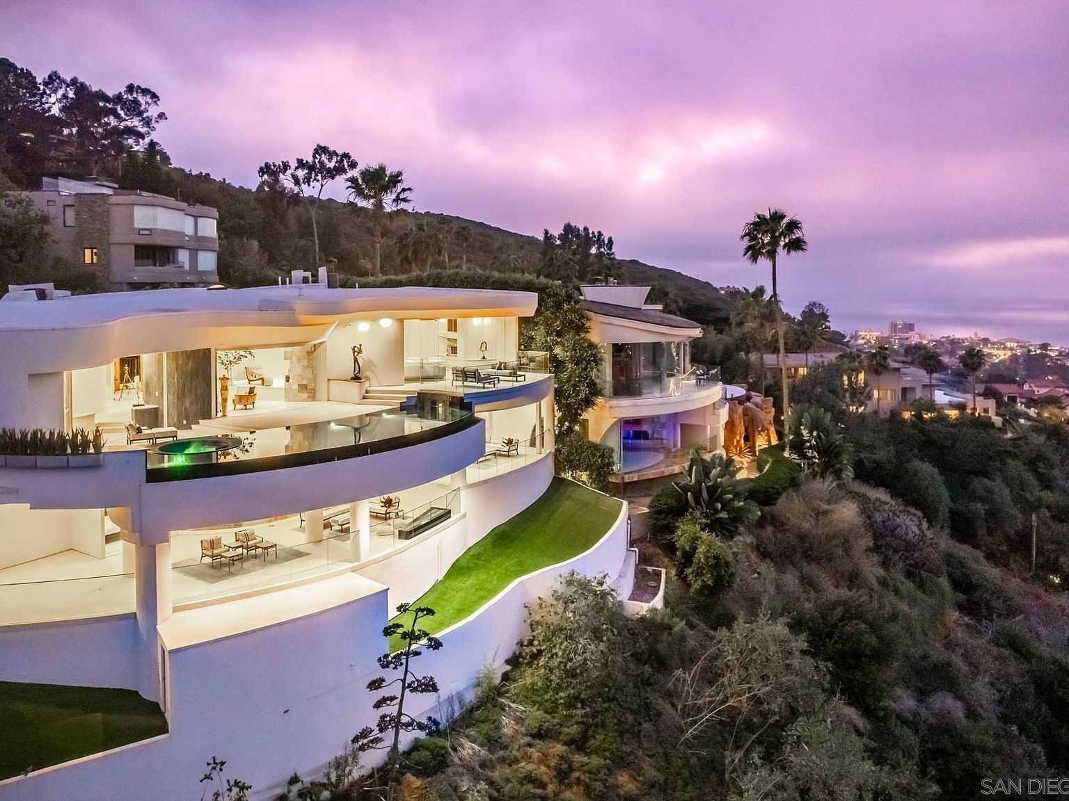 7451 Hillside Dr, La Jolla, CA 92037 | MLS #250017466 | Zillow