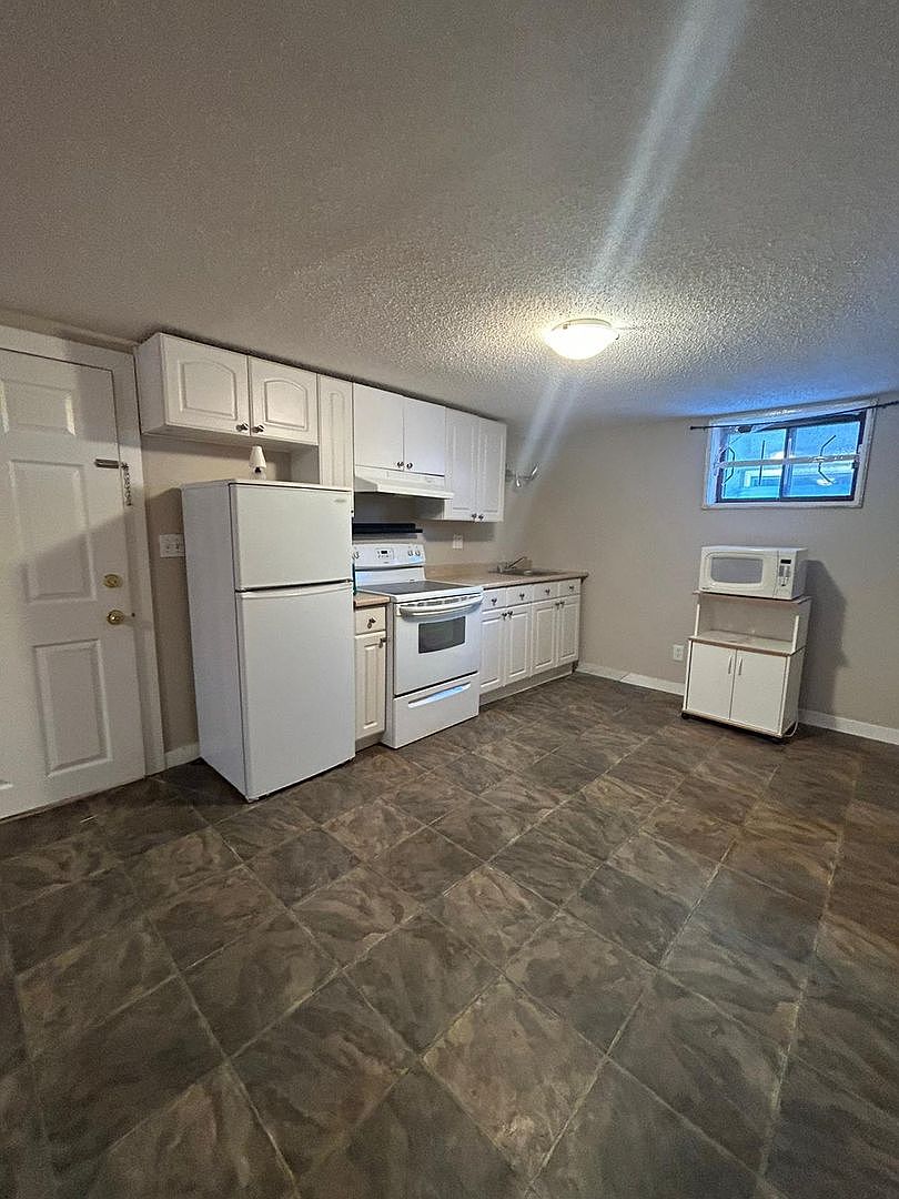 11318 105th St NW, Edmonton, AB T5G 2M6 | Zillow