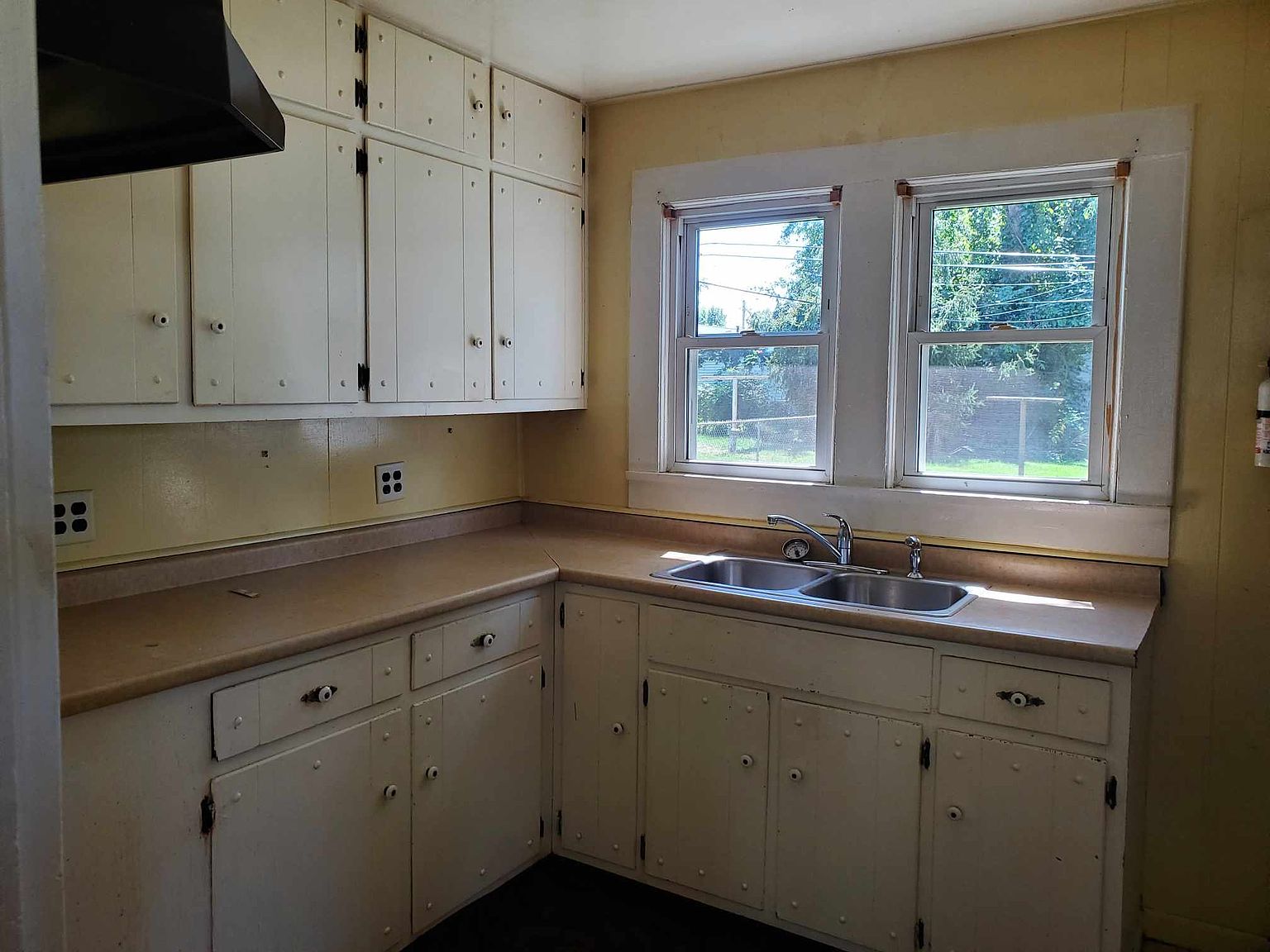 1305 E Lawrence St, Decatur, IL 62521 | Zillow