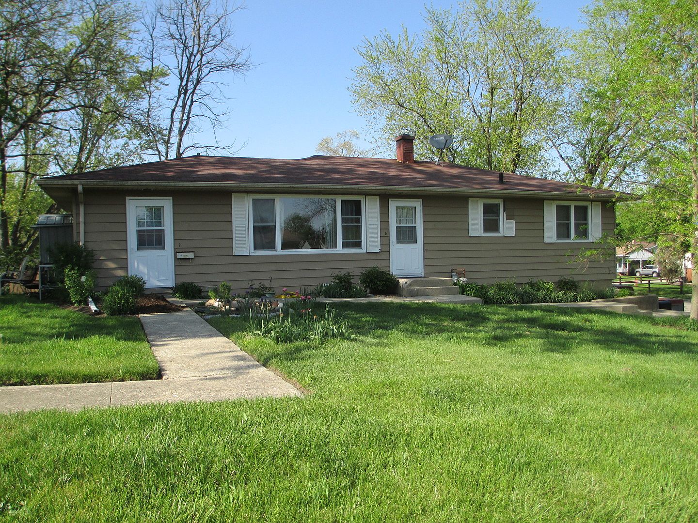 1803 Clay St Woodstock Il 60098 Zillow