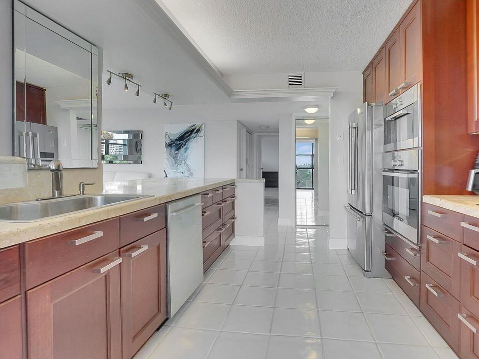 600 NE Parkview Dr Hallandale FL | Zillow