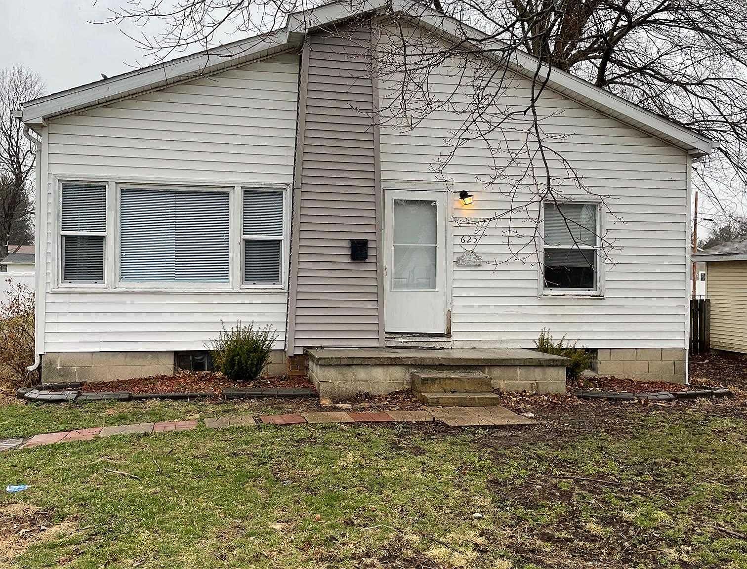 625 N White Ave, Taylorville, IL 62568 | Zillow