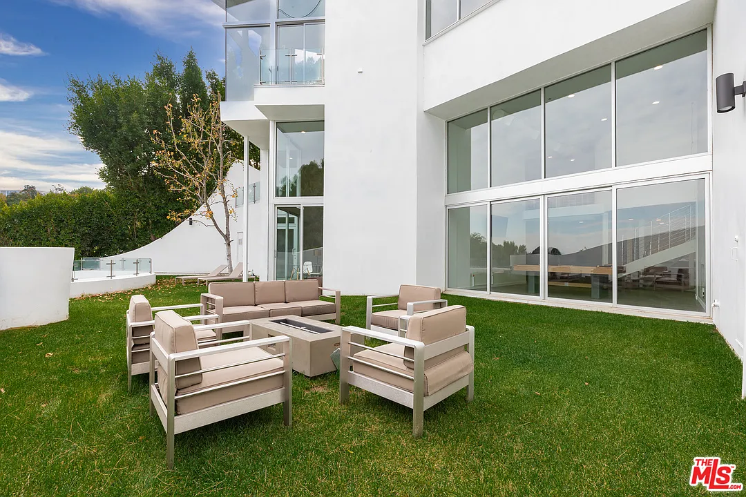 Abandoned: Inside Mary J. Blige's Former Hollywood Hills Mansion ...