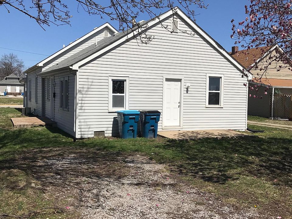 224 E Ferguson Ave UNIT B, Wood River, IL 62095 | Zillow