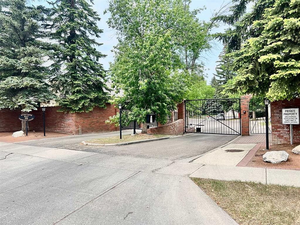 35 Oakmount Ct SW #10, Calgary, AB T2V 4Y3 | MLS #A2084677 | Zillow