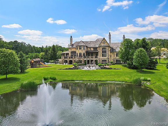 5537 Orchard Ridge Dr, Rochester, MI 48306 | MLS #20240000646 | Zillow