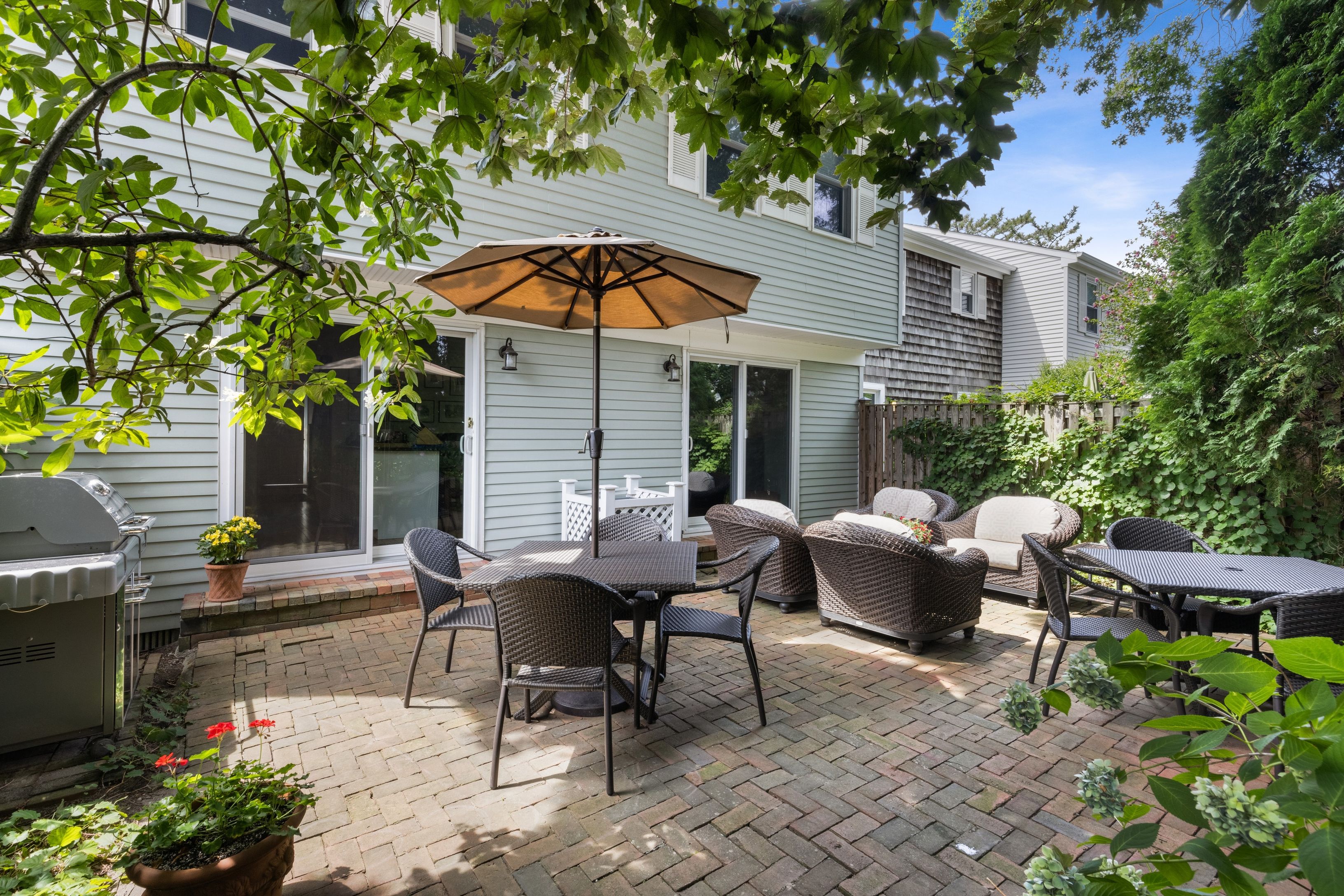 570 Hampton Rd Apt 7, Southampton, NY 11968 | Out East