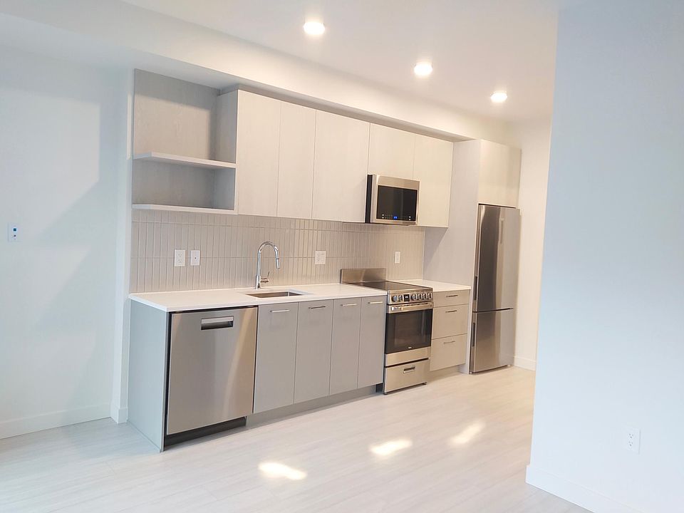 10777 138th St #311, Surrey, BC V3W 5G5 | Zillow