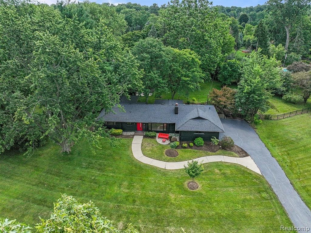 30550 Stellamar St, Beverly Hills, MI 48025 | Zillow