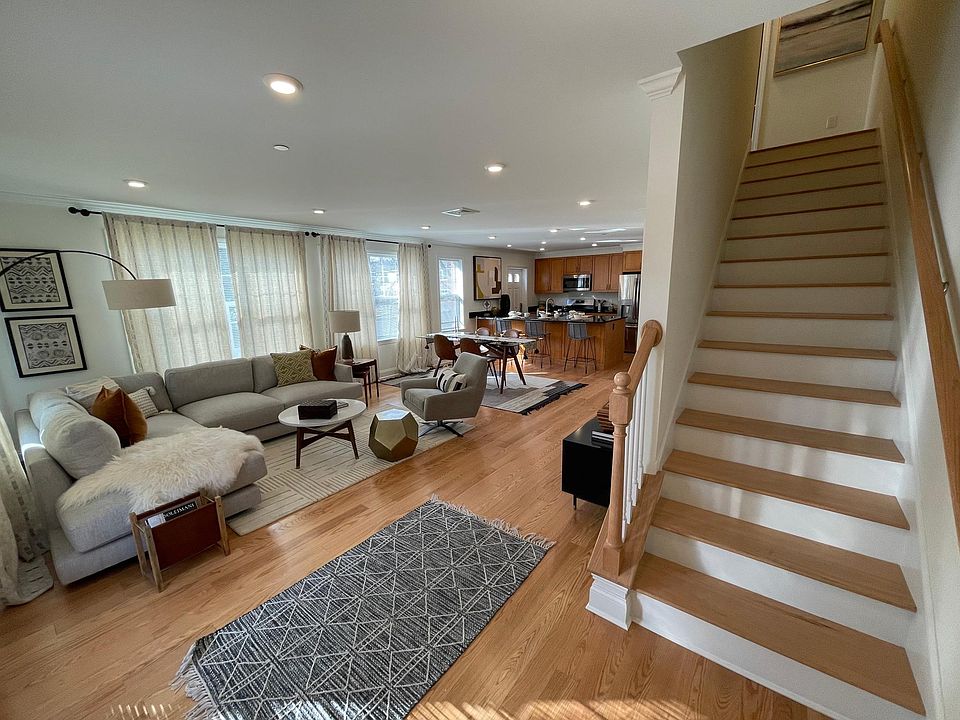 302 Paine Ct, Chestnut Hill, MA 02467 | Zillow