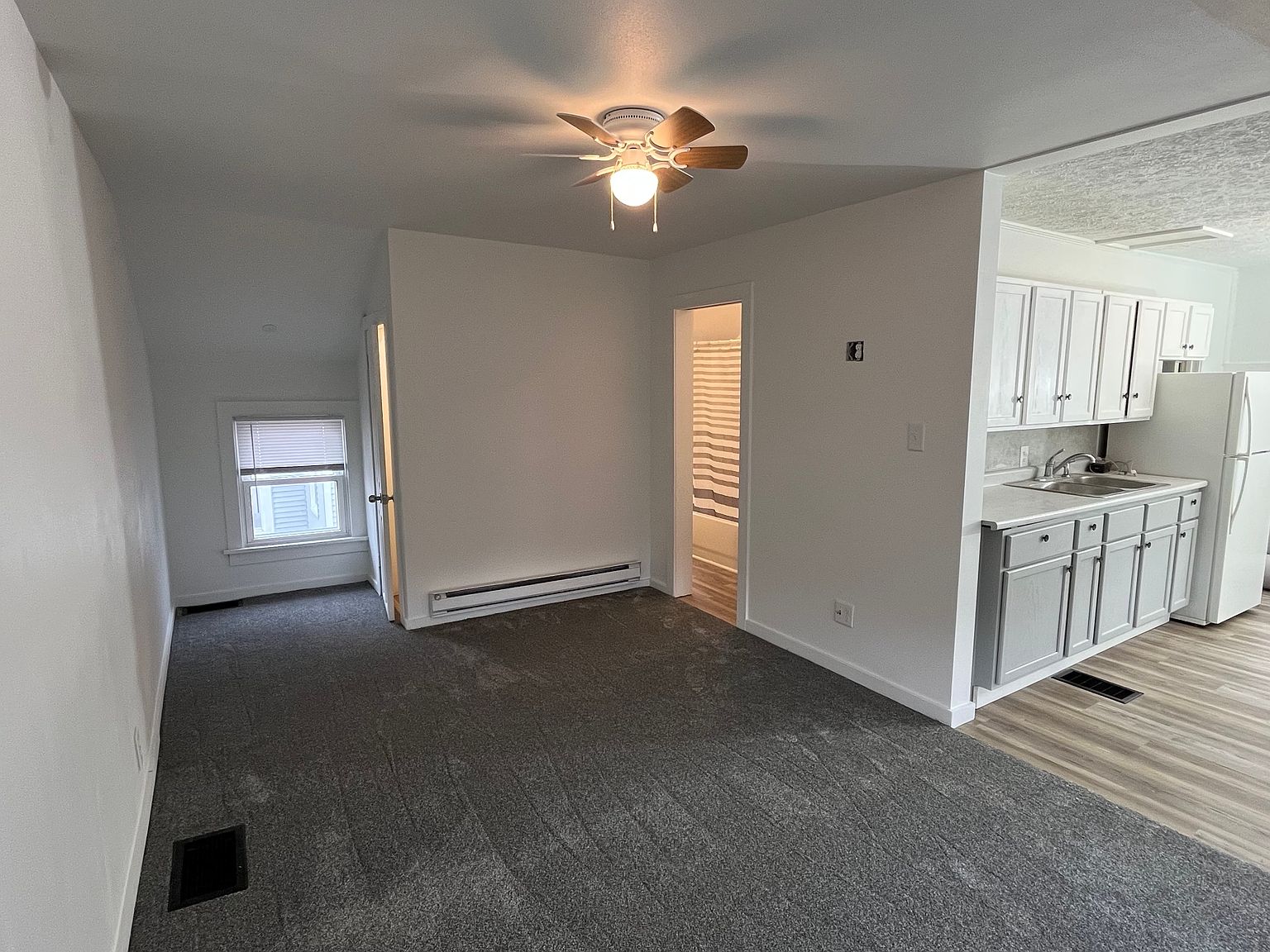 415 N Nursery Ave APT 3, Freeport, IL 61032 | Zillow