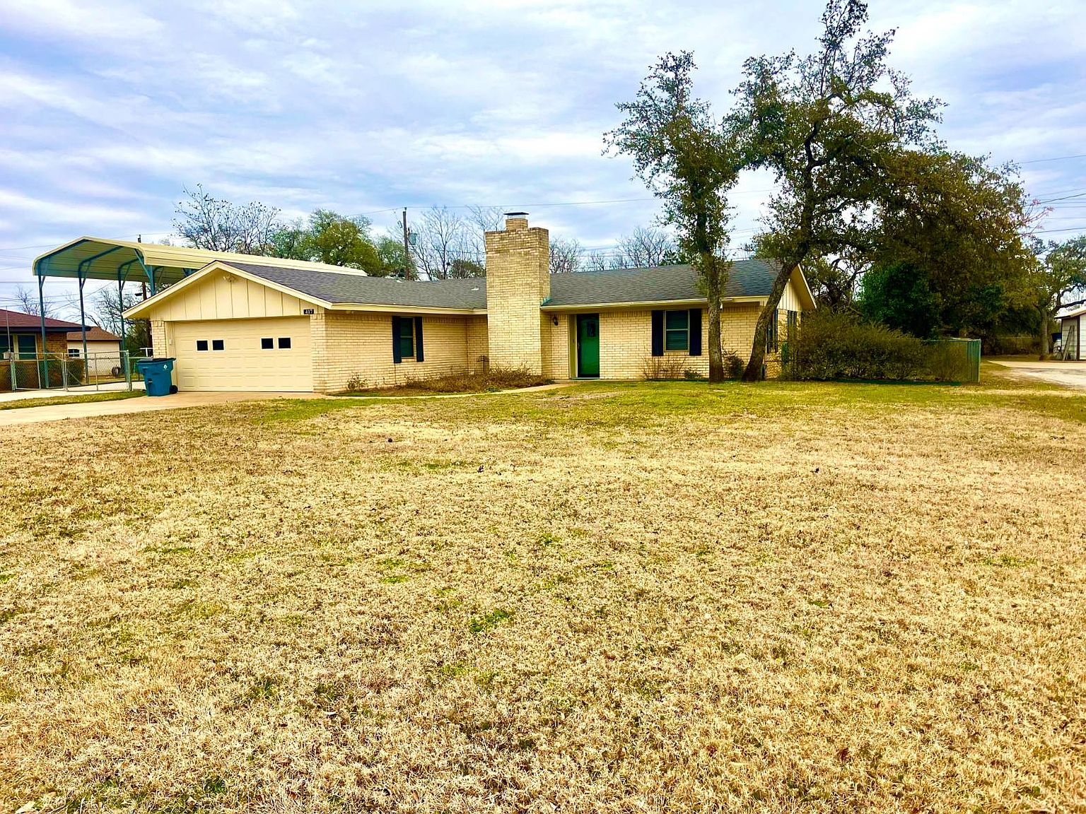 417 S Jones St, Hamilton, TX 76531 | Zillow