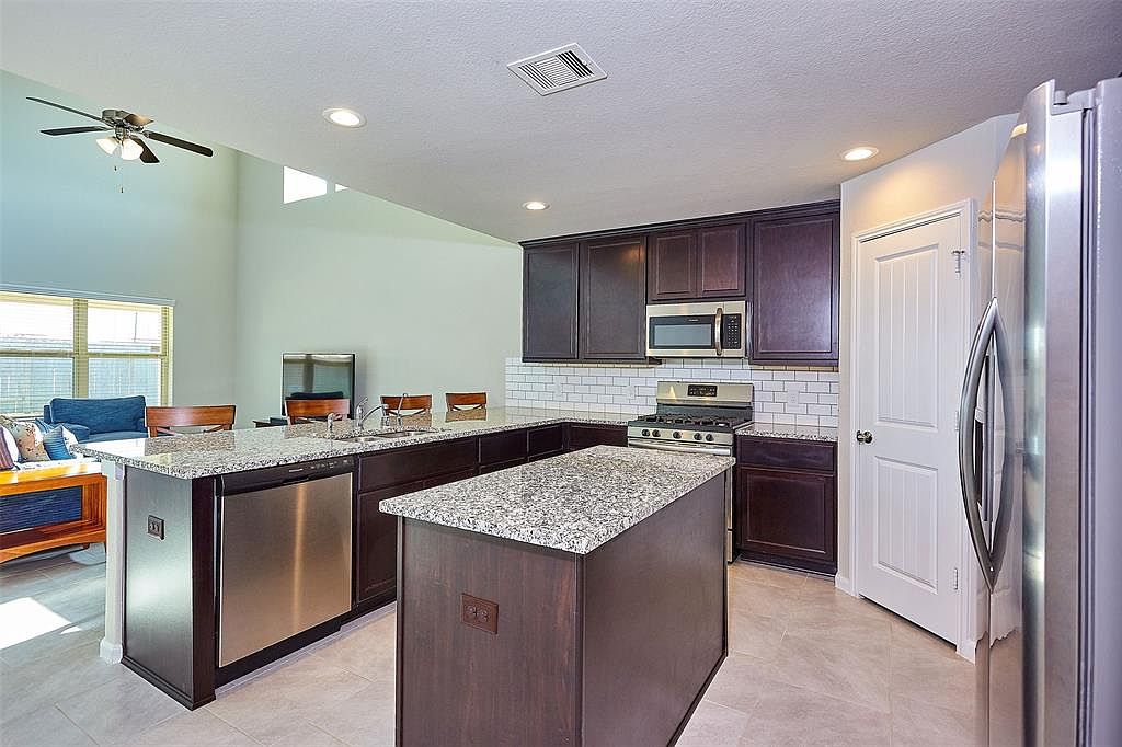 610 Harvest Bluff Dr, Rosharon, TX 77583 | Zillow