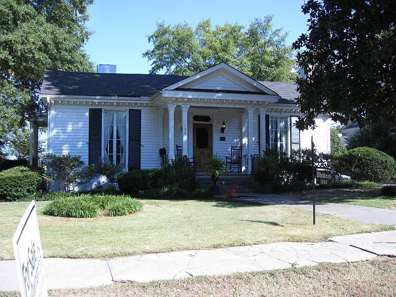 126 W Gholson Ave, Holly Springs, MS 38635 | Zillow