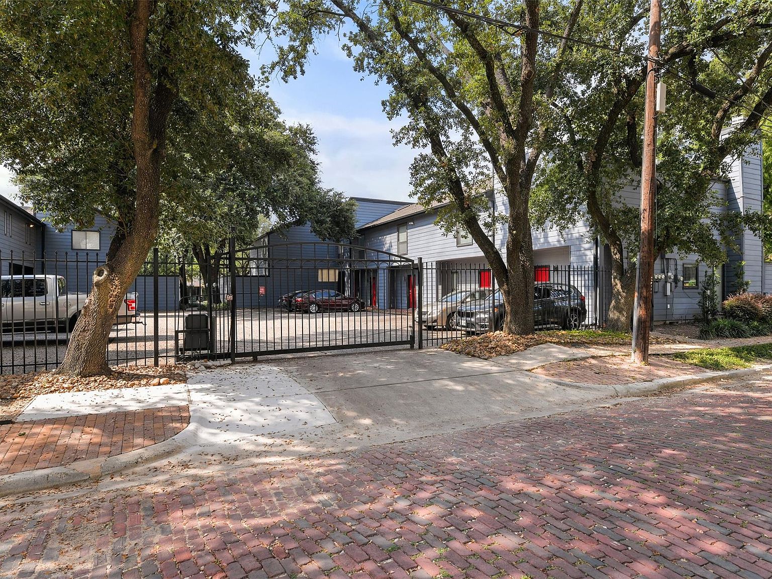 2100 Commonwealth St APT C, Houston, TX 77006 | MLS #32751450 | Zillow